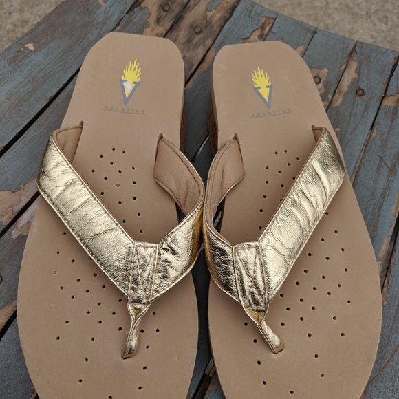 Volatile | Shoes | Volatile Gold Leather Platform Sandals Size 9m New ...